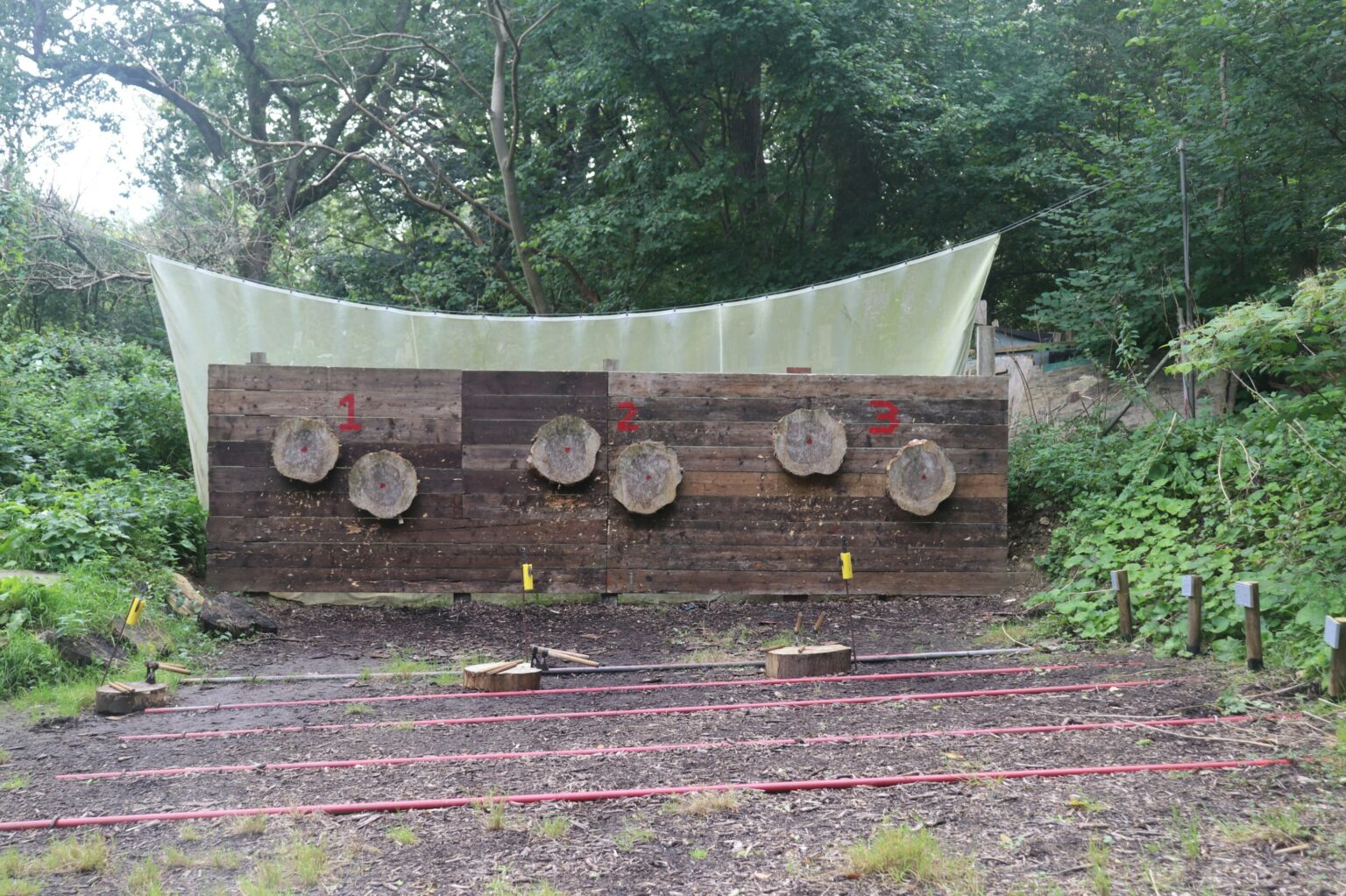 Tomahawk Throwing – Frylands Wood Scout Outdoor Centre